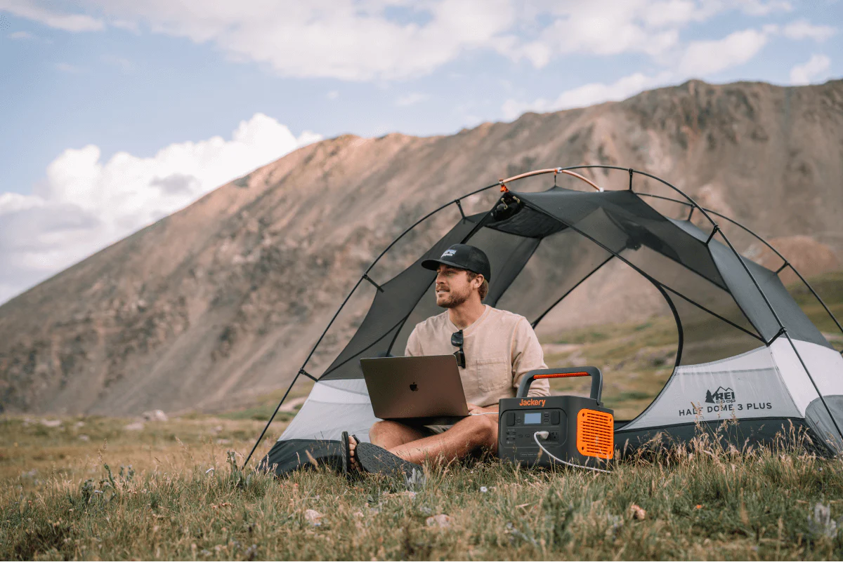 Solar Powered Laptop: Can Solar Generator Run A Laptop - Jackery CA